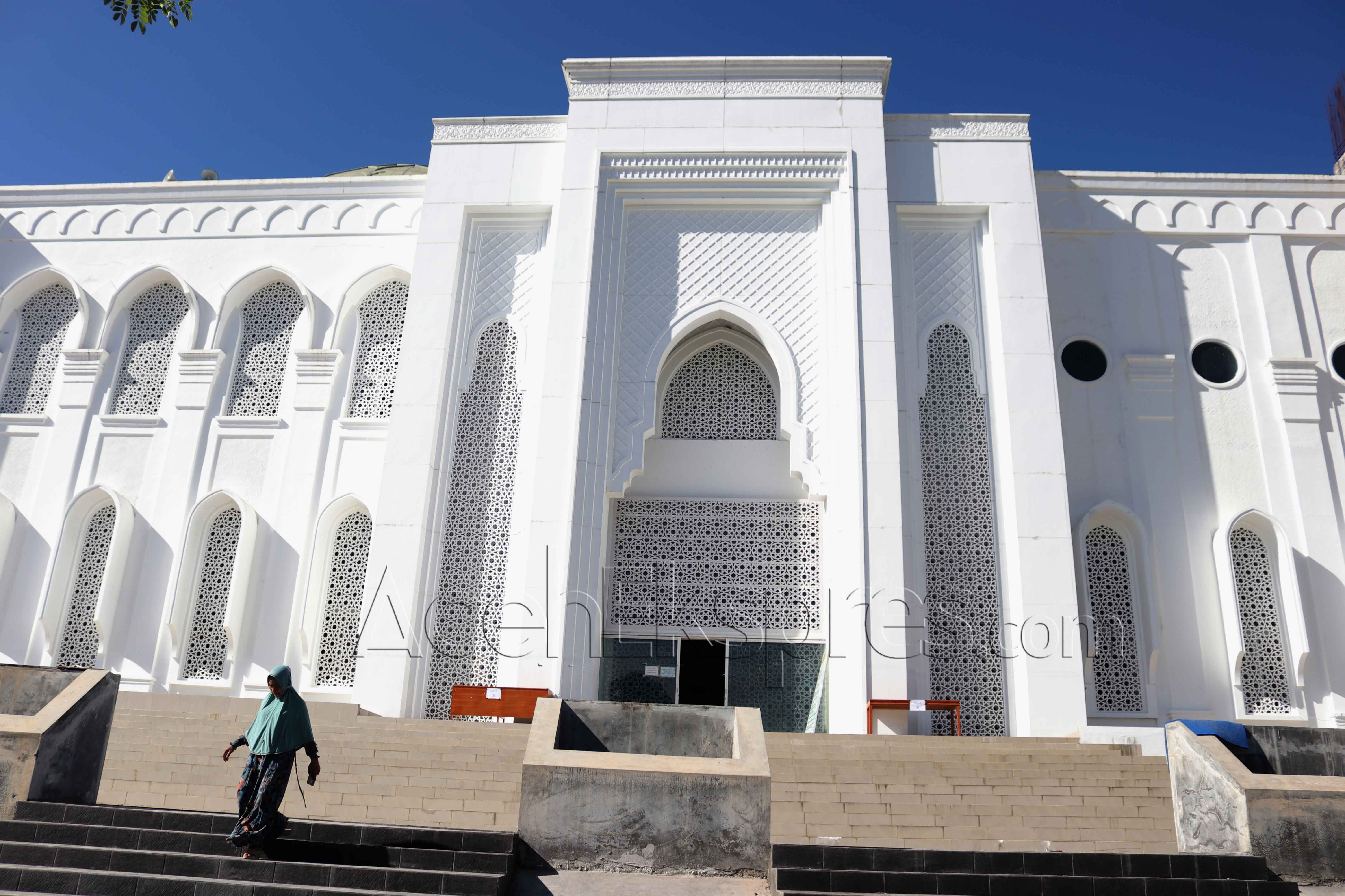 Foto-Foto Bagian Luar Masjid Giok Nagan Raya