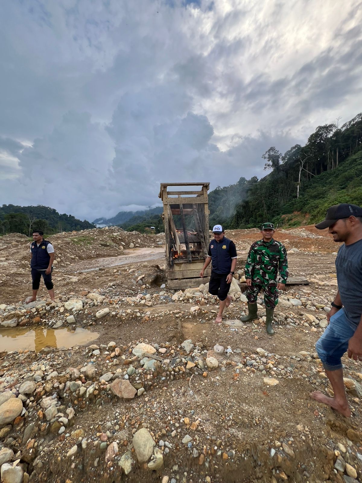 Ditreskrimsus Polda Aceh Tertibkan Tambang Emas ilegal di Pidie